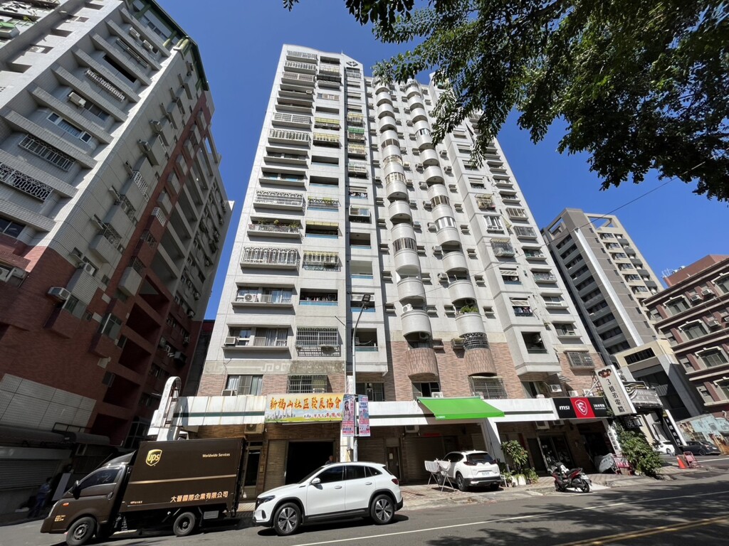博愛大道公園區高雄市左營區文慈路店面左營高鐵福山國小123樓店 房屋出售 樂屋網
