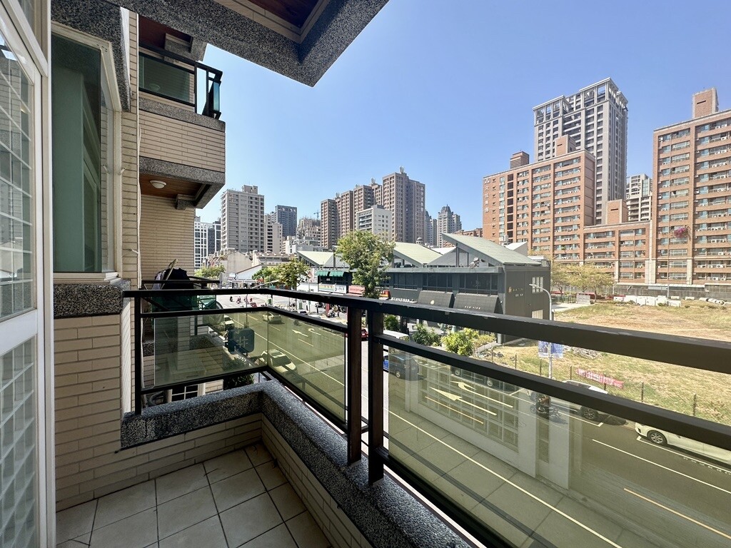 高雄市鼓山區青海路透天厝｜美術館｜正青海路上｜工作室｜有獨立衛浴陽台｜自租 房屋出租 樂屋網