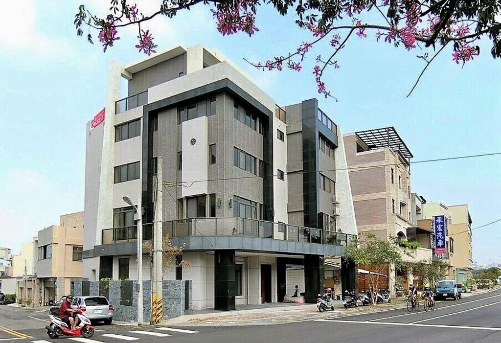 台中市豐原區豐原大道四段透天厝有巢陳南樺~豐原大道四段四樓電梯店面住家~預約看屋 房屋出售 樂屋網