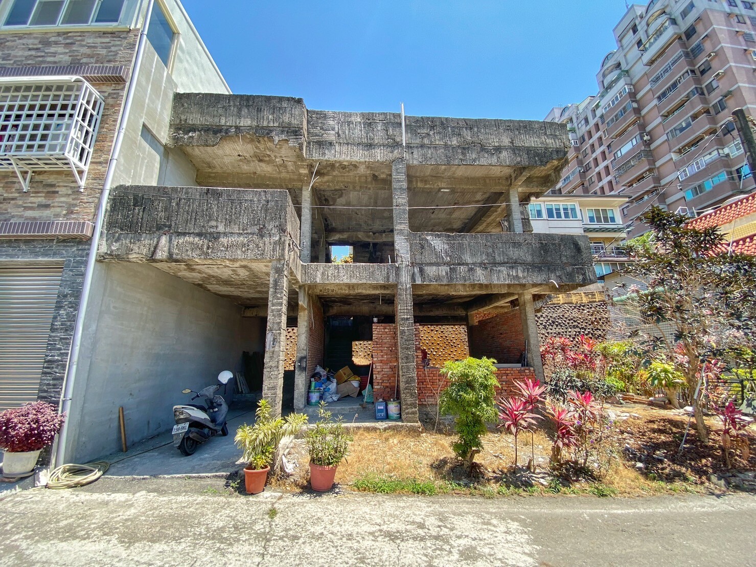 低總價單坪16萬建地大地坪14米大面寬毛胚別墅 高雄市鳥松區買房子、房屋出售 樂屋網