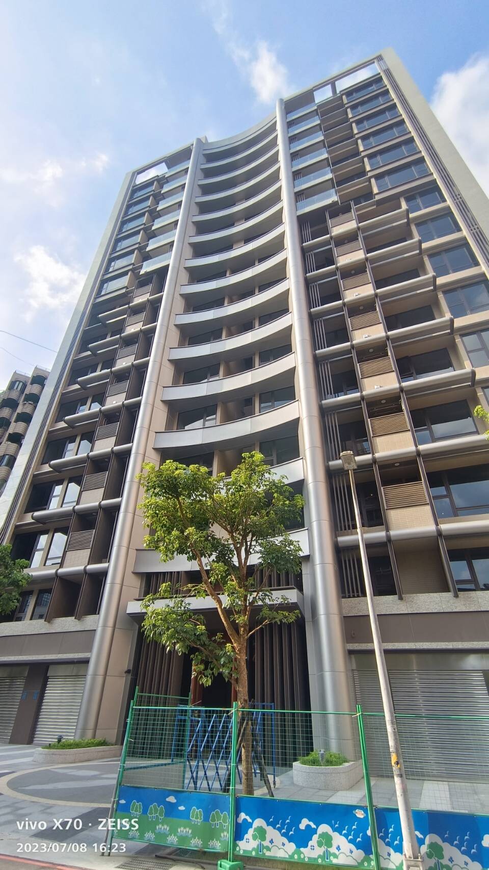 富享家台北市內湖區康寧路三段電梯大廈葫洲捷運大馬路金店面挑高4米2全新交屋 房屋出租 樂屋網