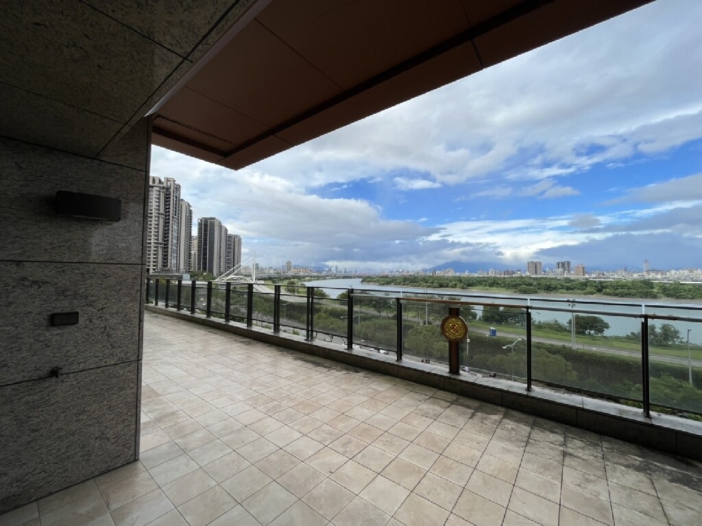 遠雄香榭園遠雄左岸系列新北市中和區中原街電梯大廈親友專 遠雄香榭園河景露臺四車位~實景看屋 房屋出售 樂屋網