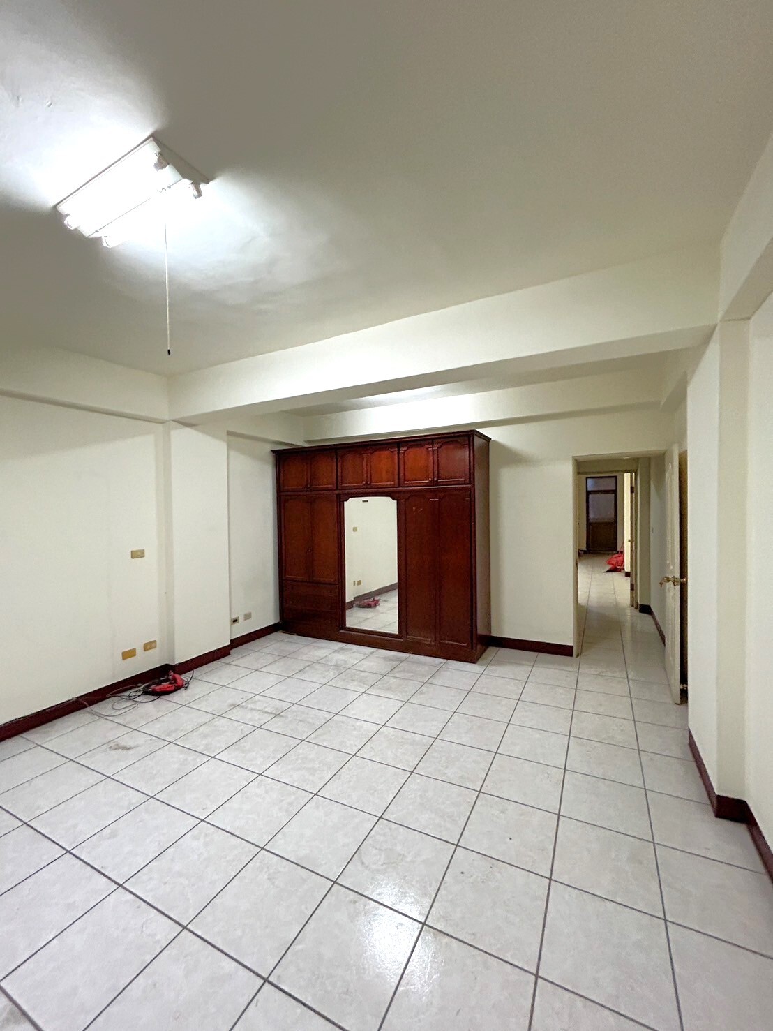 南投縣南投市龍井街南投戲院旁黃金透店出租 | 樂屋網