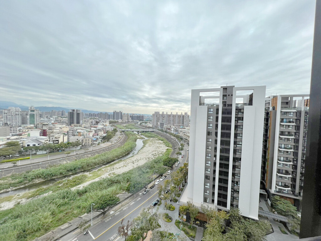國泰mega台中市北屯區南興一路電梯大廈國泰mega次頂樓四房雙車面河岸 房屋出售 樂屋網