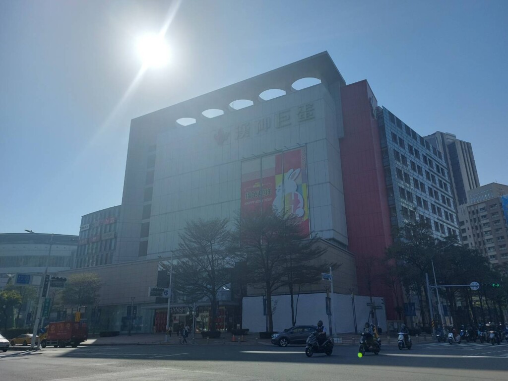 長谷2000高雄市左營區新莊一路電梯大廈租漢神巨蛋美三房採光佳 房屋出租 樂屋網