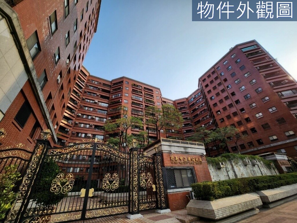 國泰中正廣場大廈高雄市苓雅區林泉街電梯大廈 國泰中正廣場大樓 文化中心第一排三房平車 房屋出售 樂屋網