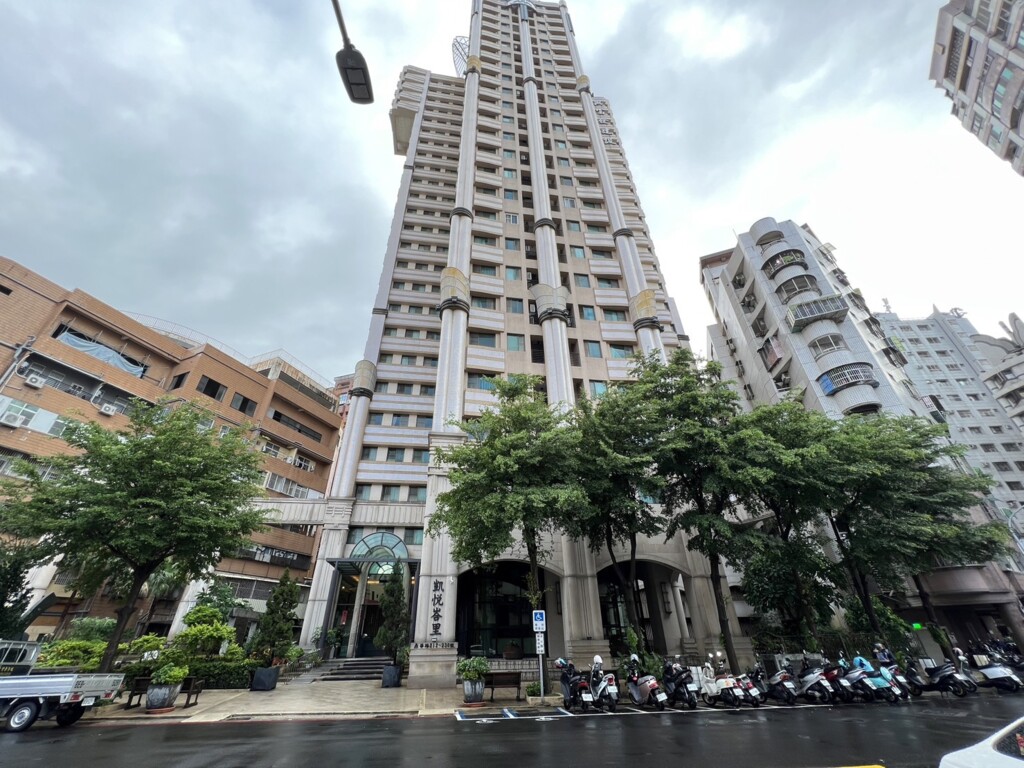 凱悅峇里高雄市三民區鼎華路電梯大廈鼎山商圈中高樓層明亮溫馨三房車位~凱悅峇里 房屋出售 樂屋網
