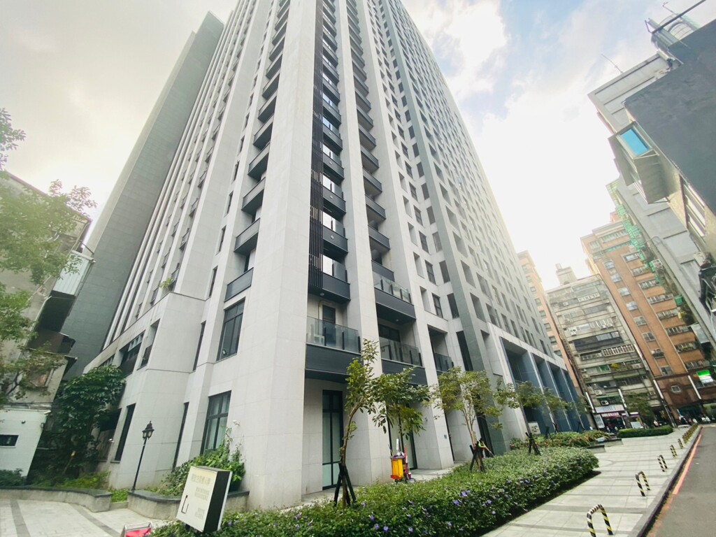 台北晶麒台北市萬華區康定路電梯大廈台北晶麒⭐高樓景觀兩房車位⭐中永和買房找怡蓁 房屋出售 樂屋網