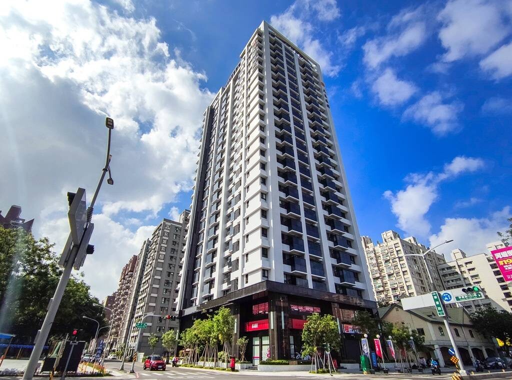 龍騰鑫高鐵高雄市左營區華夏路電梯大廈鑫高鐵高樓層三改兩房格局含平車 房屋出租 樂屋網