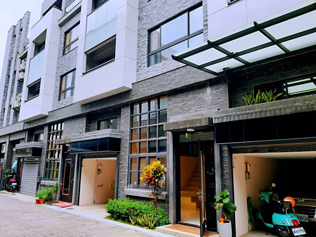 高雄市大寮區中正路,透天厝,高雄市大寮區大寮捷運站走路3分鐘全新未住車庫透天 | 房屋出售 | 樂屋網