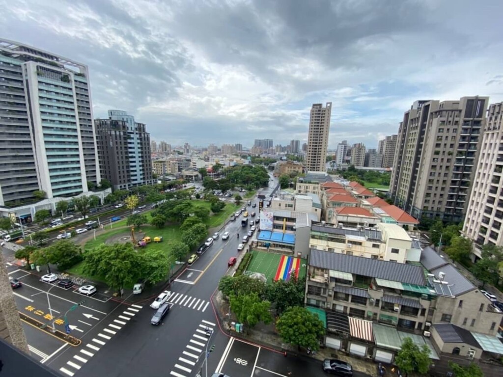 日出登陽台中市北屯區山西路三段電梯大廈正11期日出登陽室內32坪三房平車無敵視野戶 房屋出售 樂屋網