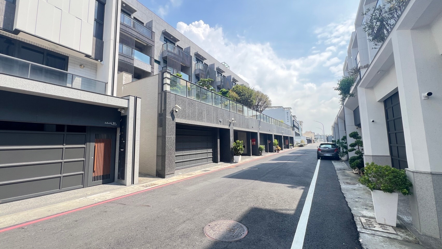 鳳翔明星學區輕屋齡地坪大4套房車庫別墅 高雄市鳳山區買房子、房屋出售 樂屋網