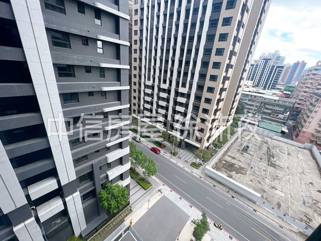麗寶北歐莊園芬蘭極光新北市板橋區華江一路電梯大廈北側最便宜~中信沛孜芬蘭極光挑高3米6裝潢11房 房屋出售 樂屋網