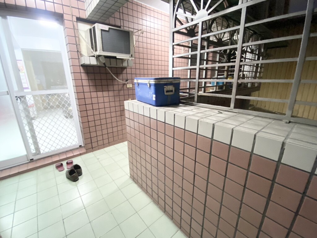 高雄市左營區新庄仔路公寓 單坪20萬 巨蛋捷運旁陽台進出一層一戶二樓美寓 房屋出售 樂屋網