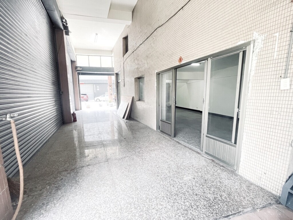 台中市大里區東南路透天厝12米活路大里角間黃金透天店面企業總部最佳選擇 房屋出售 樂屋網