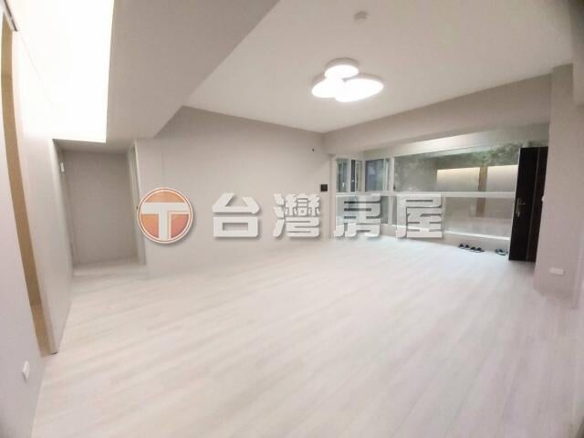 新北市新店區中央五街華廈77中央華廈大四房~台灣房屋陳瑛棋 房屋出售 樂屋網