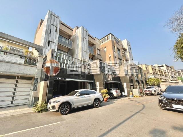高雄市仁武區八德東路透天厝仁武輕井澤電梯雙車墅 房屋出售 樂屋網