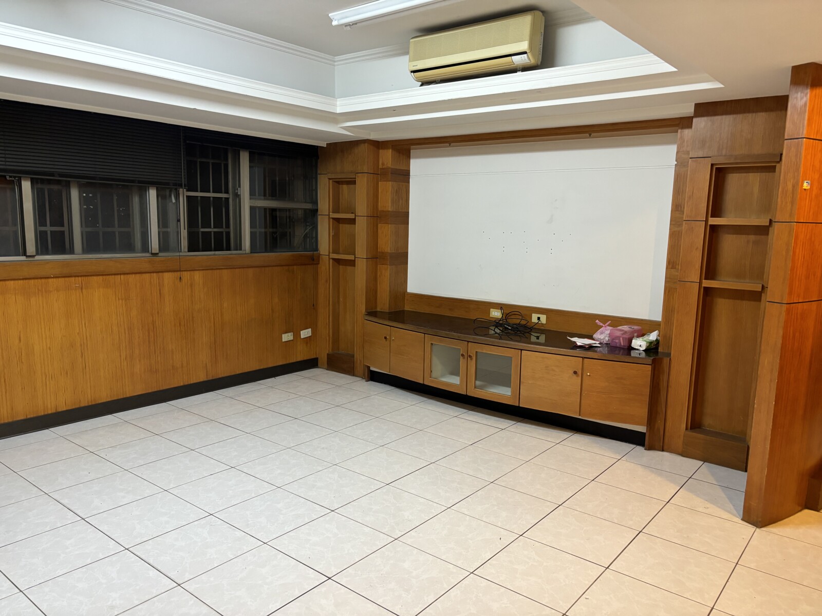 聖堡雙十台中市北區双十路二段電梯大廈育人國小學區，鄰近中友百貨，一中街 房屋出租 樂屋網