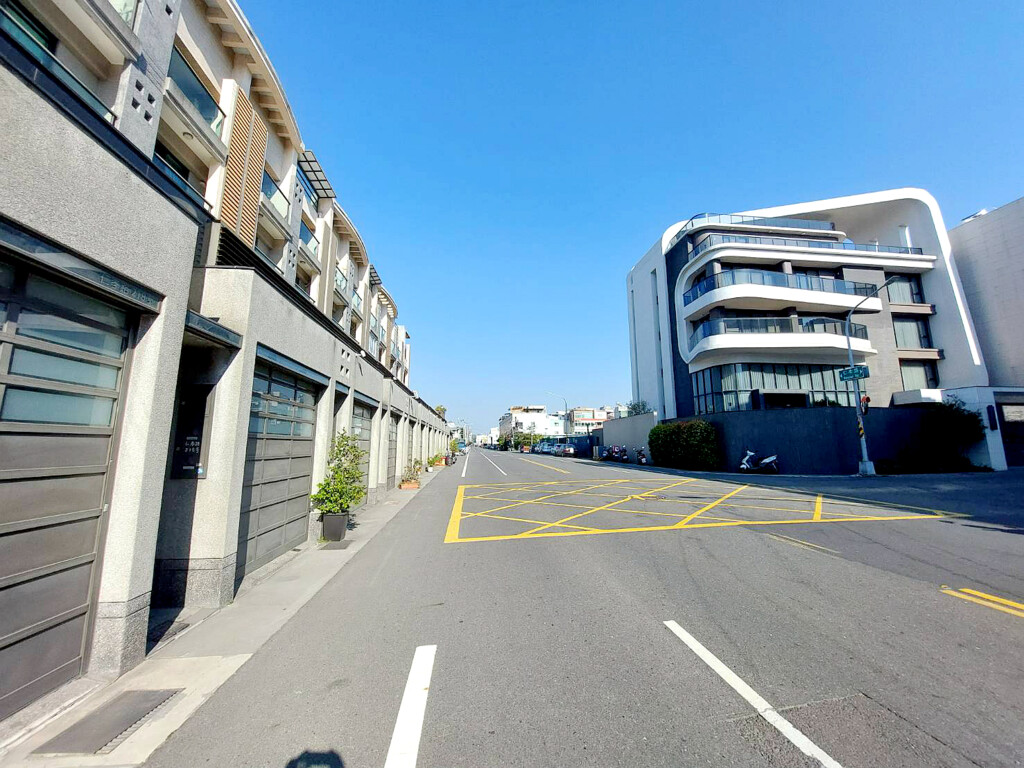 高雄市仁武區仁孝路透天厝仁雄登發商圈輕屋齡優質車墅 房屋出售 樂屋網