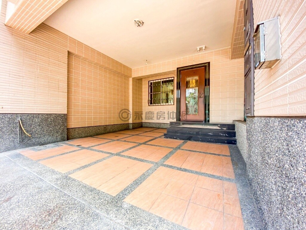 高雄市岡山區大德一路透天厝岡山和平公園正五樓漂亮車墅 房屋出售 樂屋網
