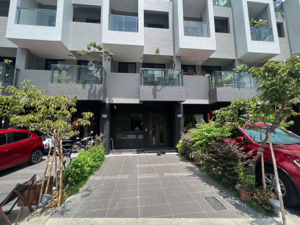 青色朗朗台中市潭子區潭興路一段別墅出租全新整棟五房前院停車別墅 房屋出租 樂屋網