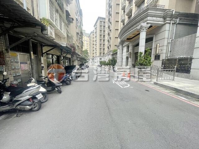 新北市新莊區中港路公寓榮富面寬好停車1樓 新莊買屋賣屋台灣房屋新莊幸福店 房屋出售 樂屋網