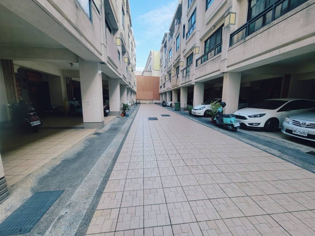 台中市太平區光興路透天厝用大樓價格買到輕屋齡透天別墅！ 太平大里房仲 房屋出售 樂屋網