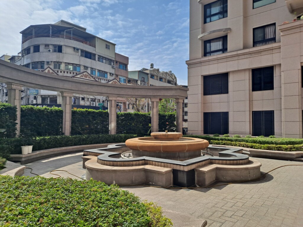 棋琴12重奏高雄市三民區明誠一路電梯大廈棋琴十二重奏高樓層景觀大主臥三改二房平車 房屋出售 樂屋網