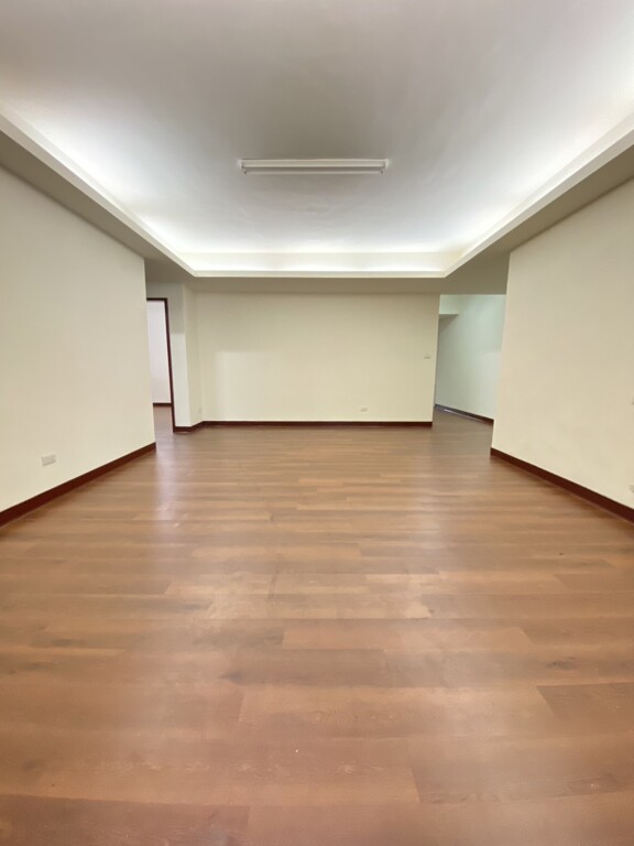 新北市新店區安康路三段公寓【卓越團隊】極推薦一樓車庫美寓-陳琦琦 房屋出售 樂屋網