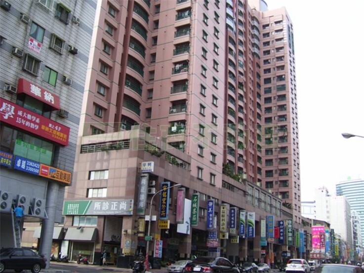 高雄市前鎮區一心二路新中環店面1＋2出租 樂屋網