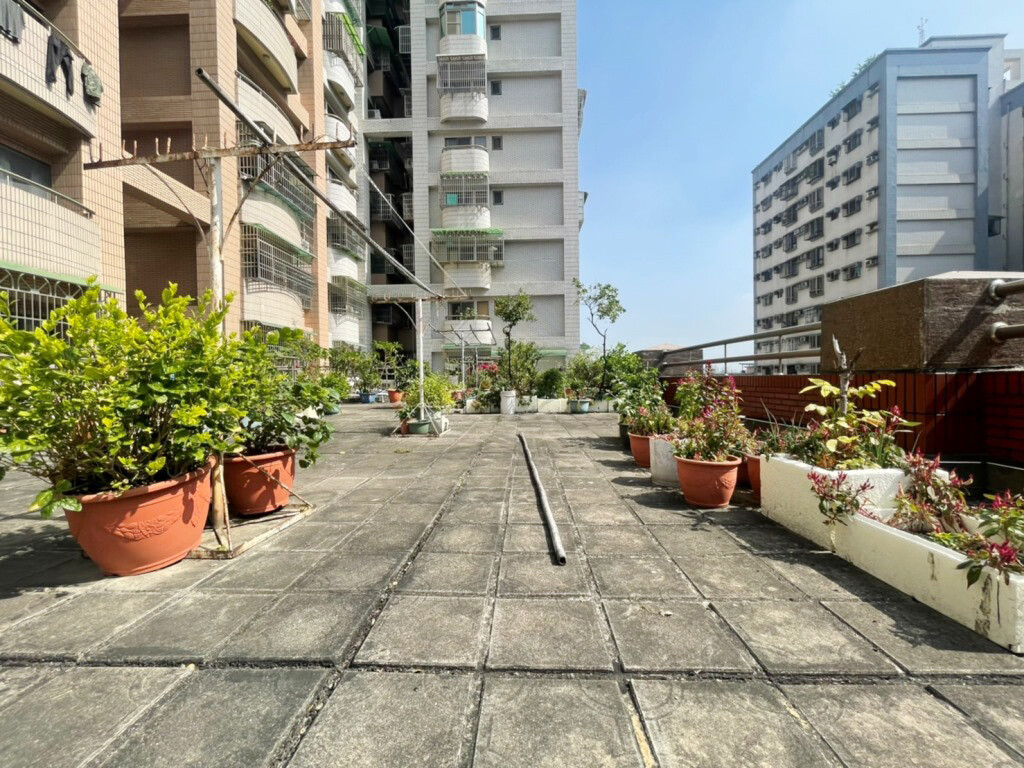 獅甲國宅高雄市前鎮區中華五路電梯大廈租亞灣區獅甲國宅雙衛浴開窗大三房平車 房屋出租 樂屋網