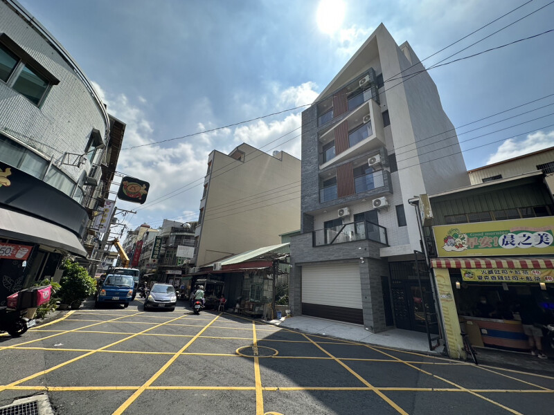 嘉義市西區建成街別墅遠東百貨旁全新店面 ※鬧區商圈 熱鬧的街※ 房屋出租 樂屋網