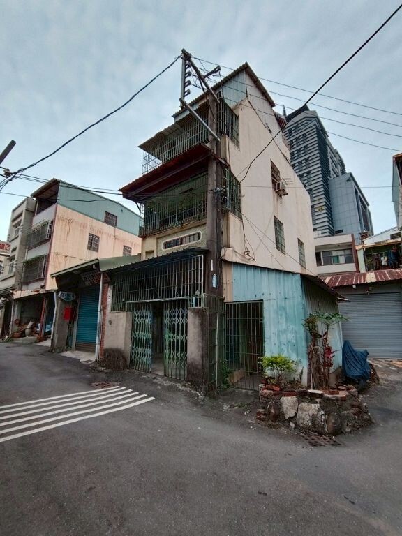買商業地送透天 ️鳳山家具街｜大地坪3樓透天 高雄市鳳山區買房子、房屋出售 樂屋網