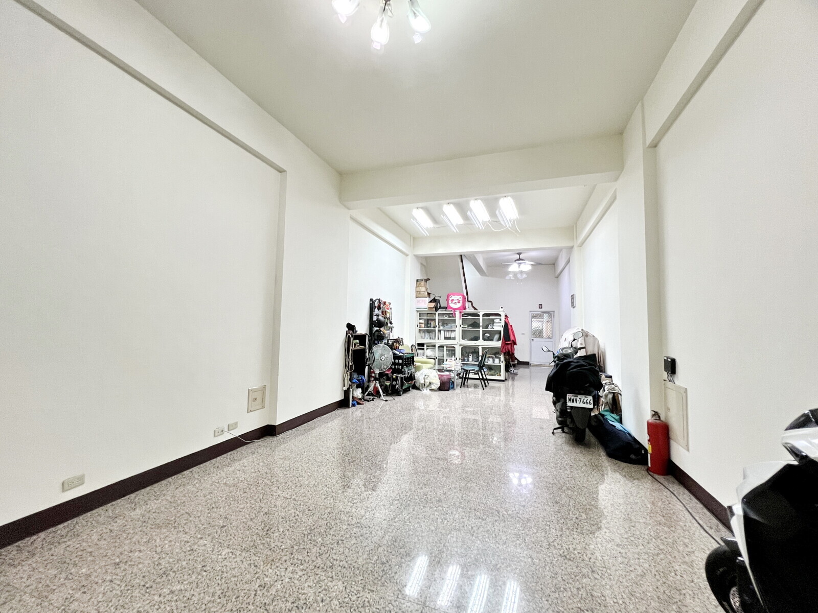 高鐵榮總捷運│百坪鑫店住│少住屋況超美 高雄市左營區買房子、房屋出售 樂屋網