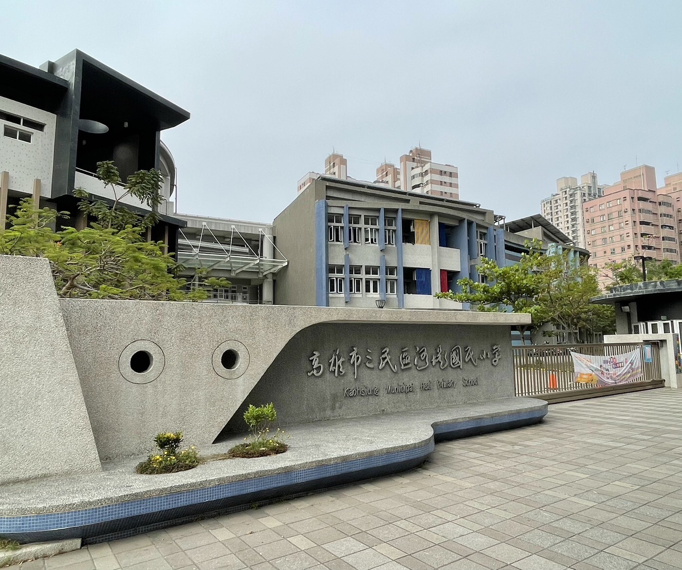 河堤社區 河提家園 京城世界二期 四房平車 高雄市三民區京城世界1期2期買房子 樂屋網
