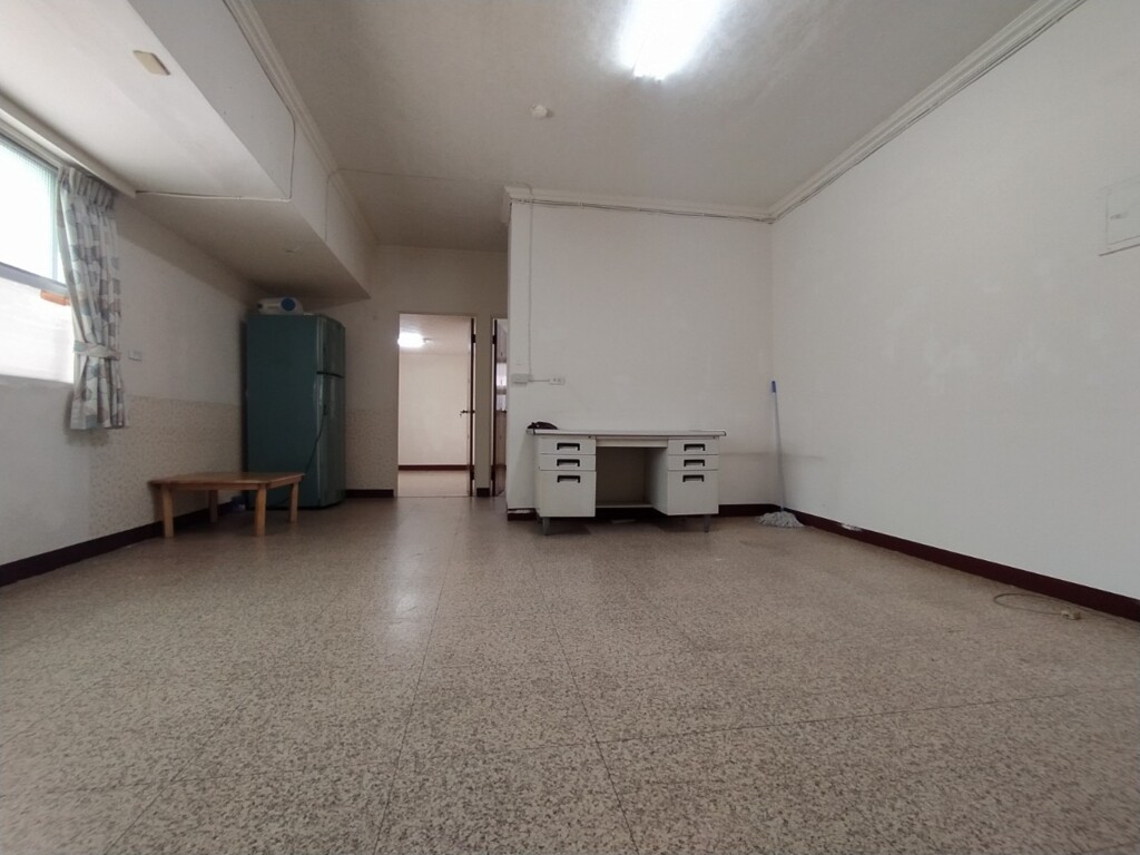 振旦大廈高雄市前鎮區育樂路電梯大廈英明商圈雙輕軌站便宜2房 房屋出租 樂屋網