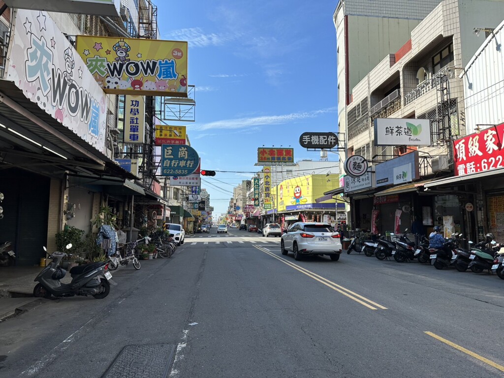 高雄市岡山區大仁北路透天厝岡山竹圍和平公園精華地段黃金店面 房屋出租 樂屋網