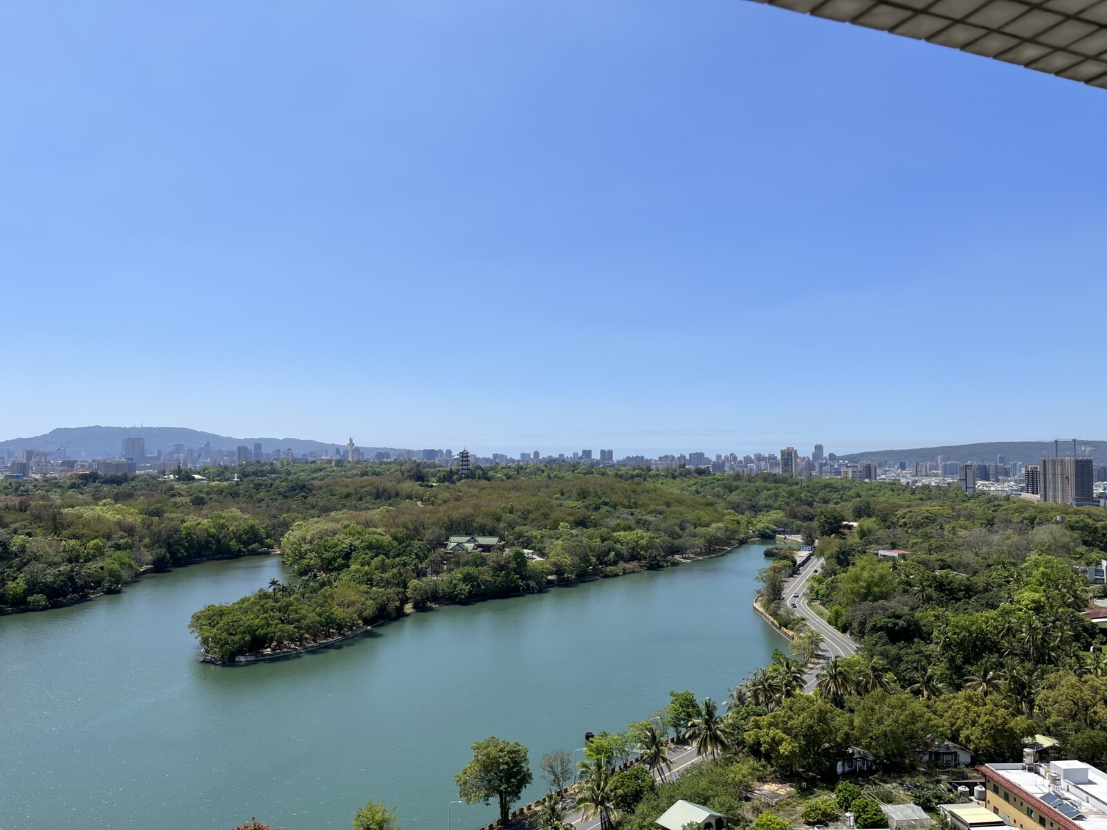 澄清湖面湖景第一排~5房三平面車位 高雄市鳥松區澄湖園觀湖樓買房子 樂屋網
