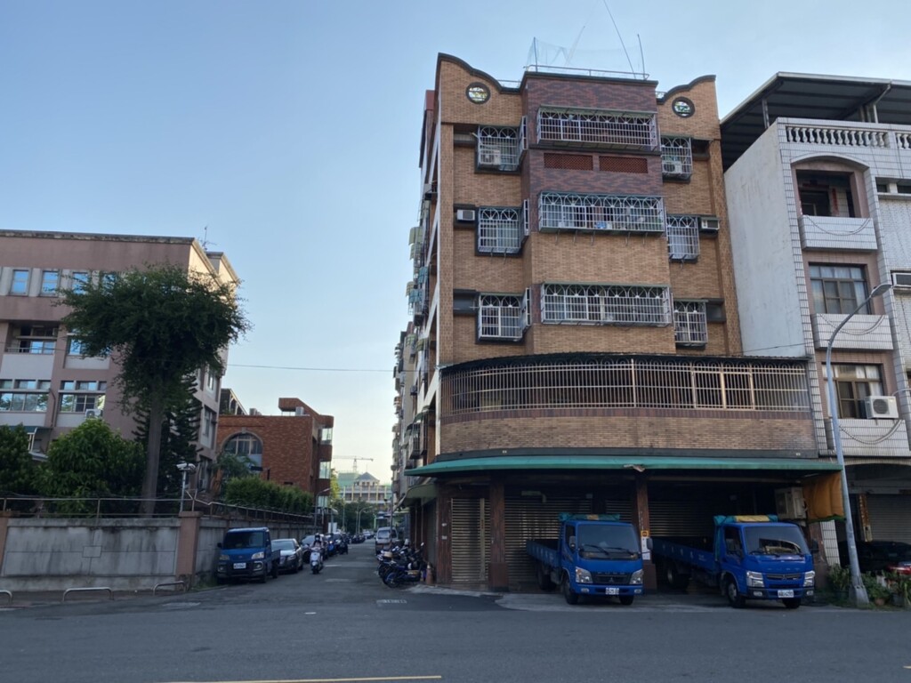 高雄市前鎮區佛公路公寓前鎮漁港佛公稀有大露台電梯公寓 房屋出售 樂屋網