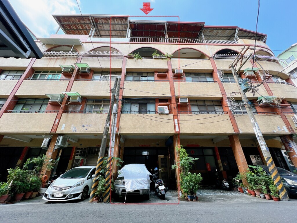 高雄市鳳山區和興街透天厝鳳山體育館｜8米正街｜增建滿透天｜騎樓＆地下室 房屋出售 樂屋網