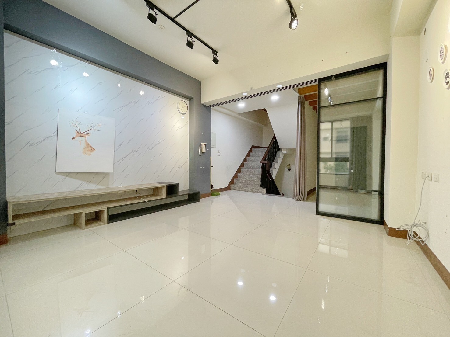 獨家專賣★岡山雙學區雙鐵8年屋 大面寬孝親車墅 高雄市岡山區買房子、房屋出售 樂屋網