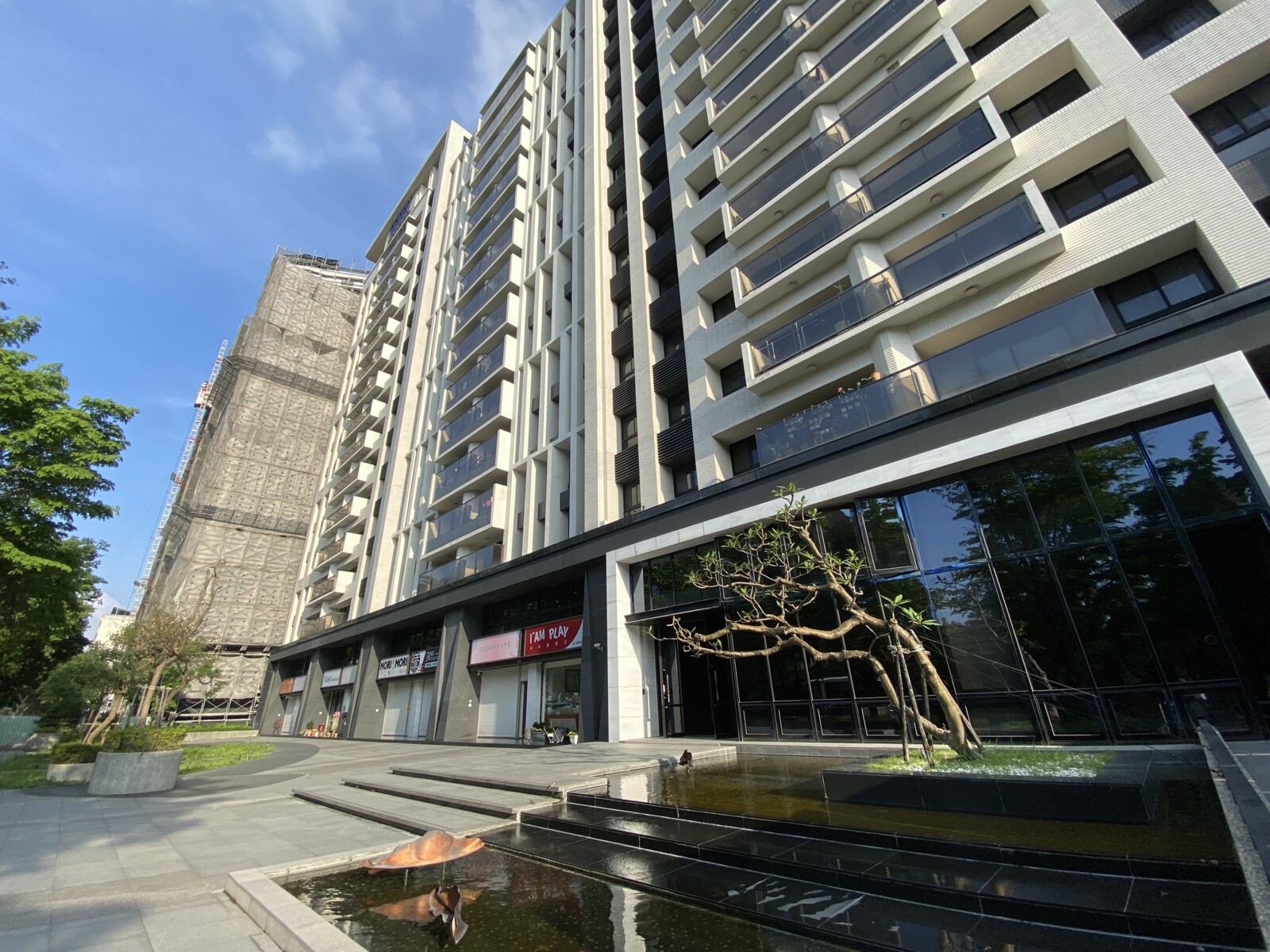 聯上峰景高雄市楠梓區卓越路電梯大廈高科大校區｜近新楠家樂福｜高樓層景觀｜三房平車 房屋出售 樂屋網