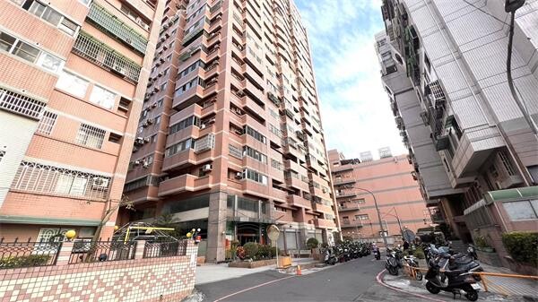 高雄市左營區民族一路電梯大廈福山國小高樓層景觀三面採光前後陽台美三房 房屋出售 樂屋網