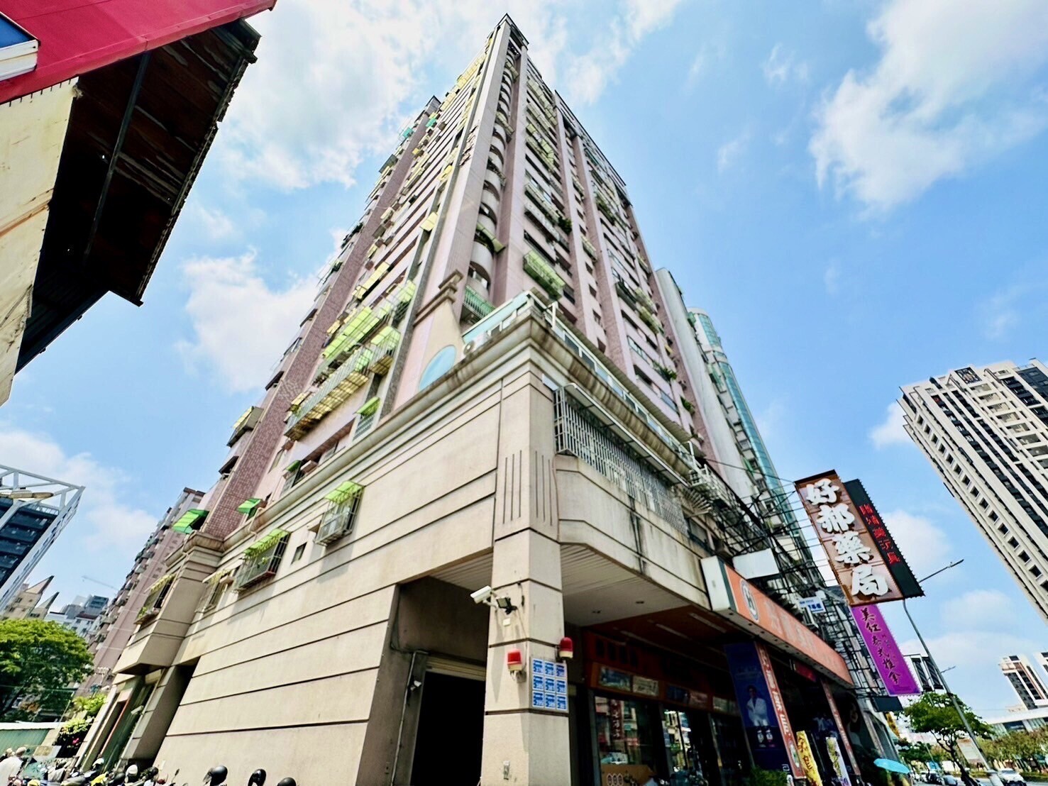 在文山特區有個理想家│文華國小高樓景觀㊣三房車位 高雄市鳳山區理想家大廈買房子、房屋出售 樂屋網