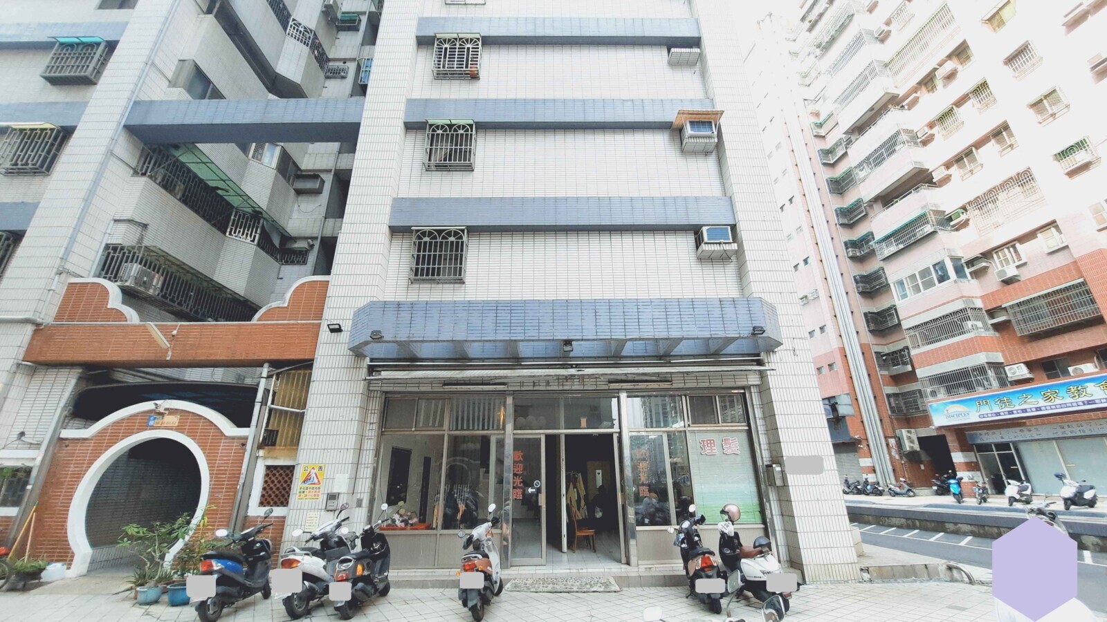 翠峰國宅高雄市左營區翠峰路店面翠峰國宅左營車站角窗面寬12樓金店面 房屋出售 樂屋網