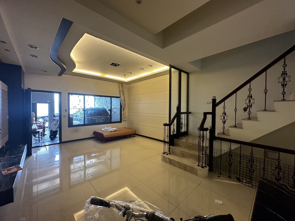 台中市南屯區大墩三街透天厝g11捷運站!永春國小旁無抗性別墅透店 房屋出售 樂屋網