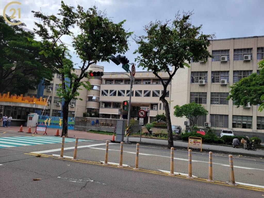 大墩十八街朝南臨路透天別墅 台中市南屯區買房子、房屋出售 樂屋網
