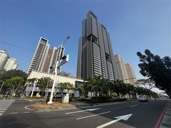 國城定潮高雄市前鎮區中華五路電梯大廈⭐️亞灣豪宅專賣小殷⭐️國城定潮海景豪宅精裝屋平車 房屋出售 樂屋網