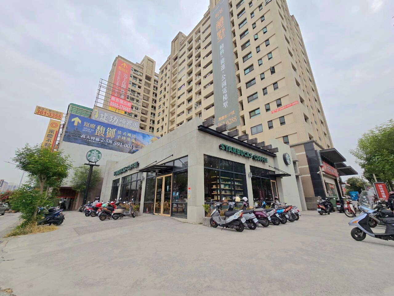 超越100高雄市楠梓區德民路電梯大廈 德民星巴克 超越100 明亮優質三房b1平車 房屋出售 樂屋網