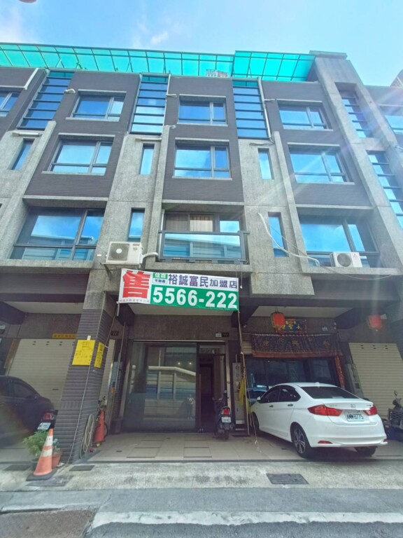 高雄市前鎮區漁港路透天厝賣厝阿葉~草衙捷運武市店面~~專約 房屋出售 樂屋網